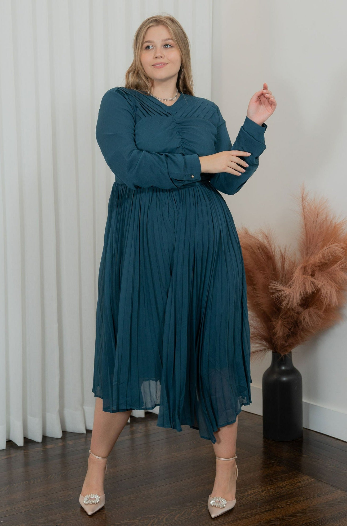 Scrunched top Pleated dress